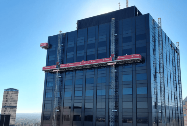 Mast Climbers - Pinnacle Scaffolding