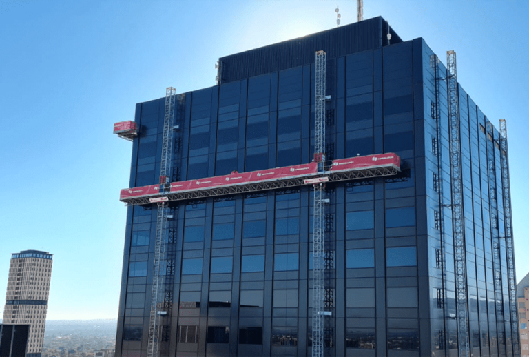 Mast Climbers - Pinnacle Scaffolding